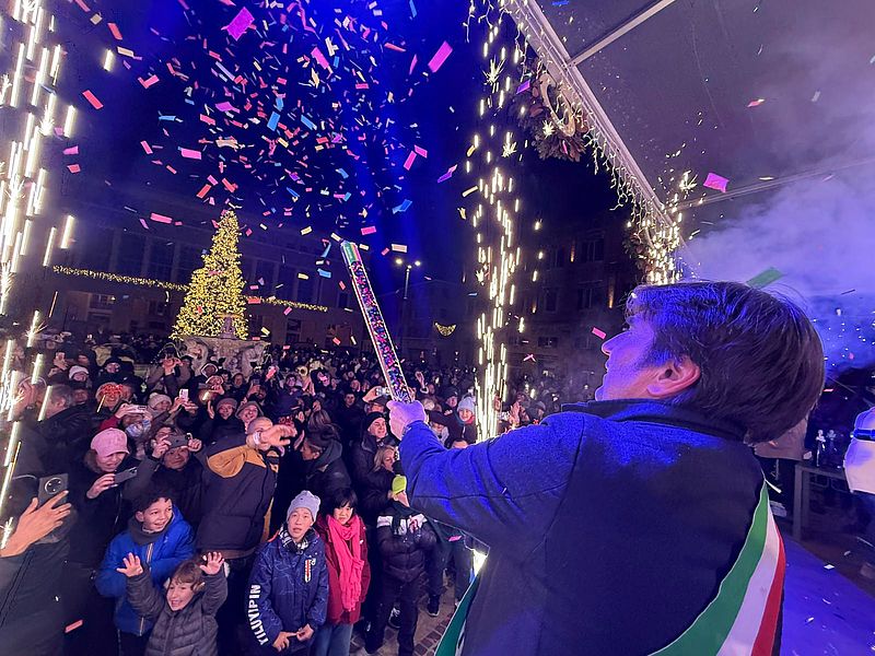 Comune di Pesaro (via Public) / In migliaia al Capodanno di Pesaro con ...